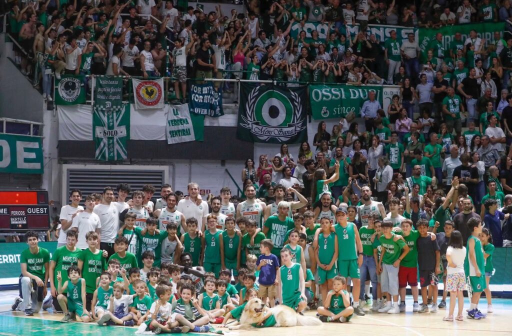 Basket, la Mens Sana supera Lucca e porta la serie a Gara 3 ...