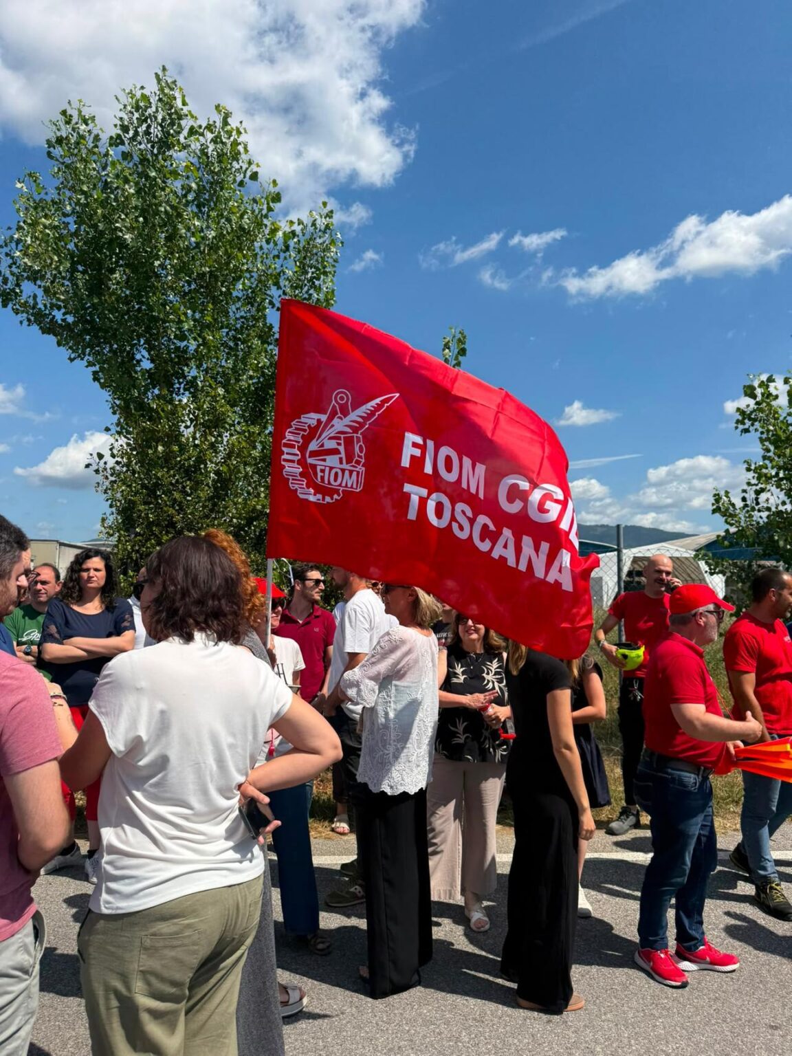 Porcari, protesta ai cancelli della Rotork Controls contro i 9 ...